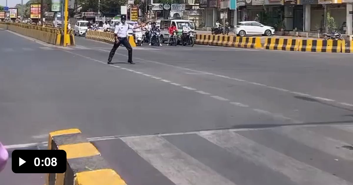 Dancing cop of Indore, India - 9GAG