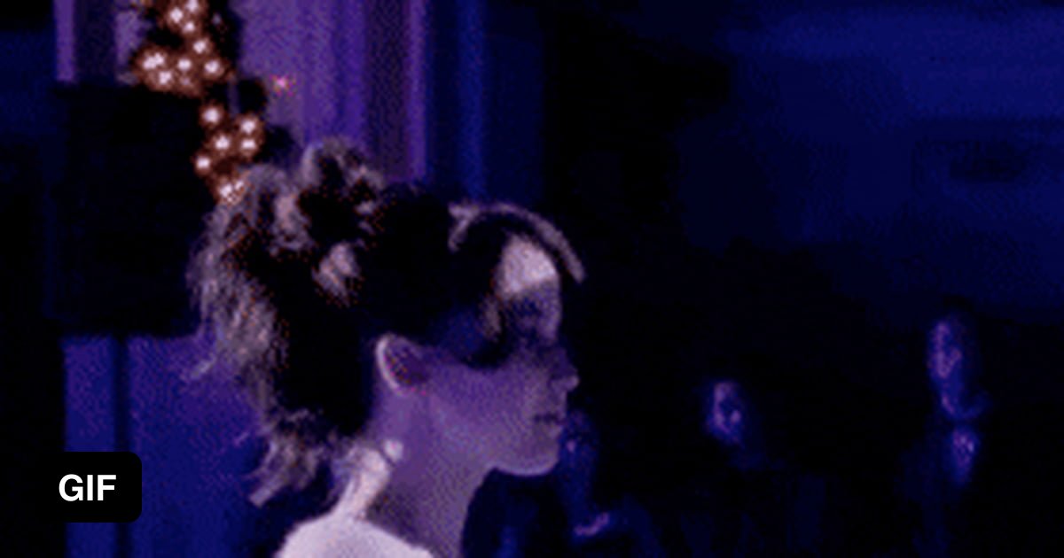 Love the way she moves.. so hypnotic. - 9GAG