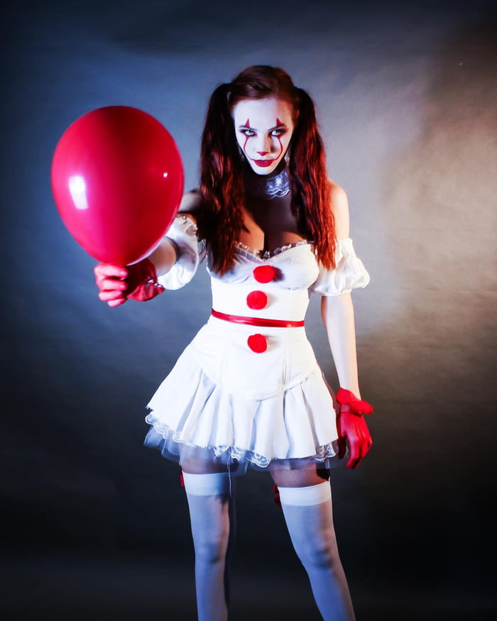Pennywise Cosplay by Qi’ra Rose - 9GAG