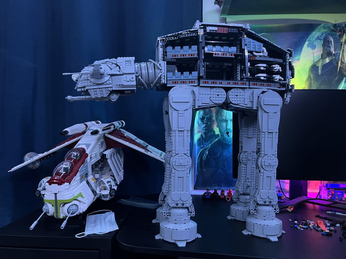 UCS republic gunship and UCS at-at size comparison - 9GAG