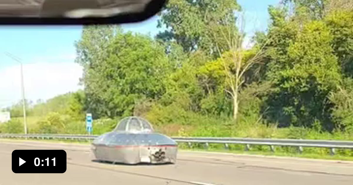 Close encounter. - 9GAG