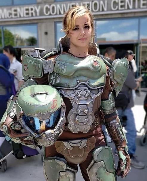 DOOM Guy cosplay - 9GAG