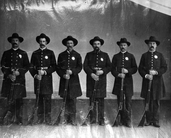 LAPD officers with Winchester rifles in Los Angeles, c. 1890 - 9GAG