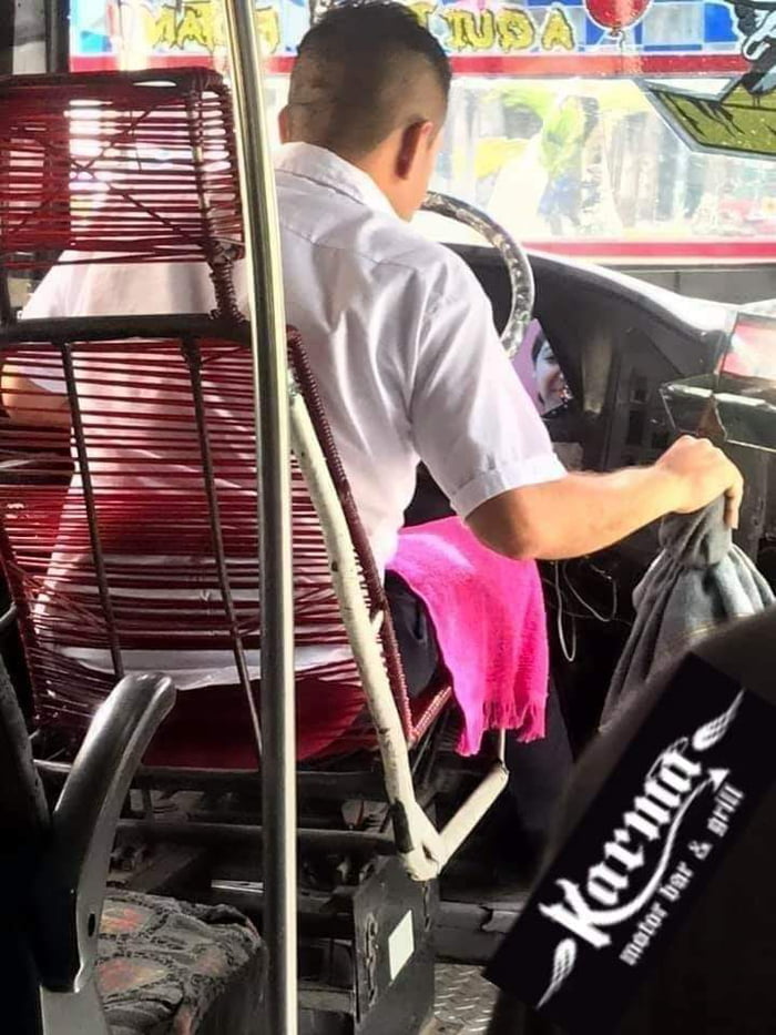 Bus driver in Guatemala had a 50 min video call with his GF, 45 ...