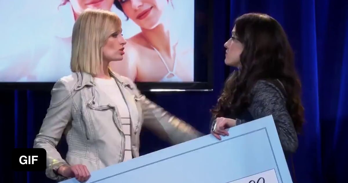 Kat Dennings & Beth Behrs Kiss - 9GAG