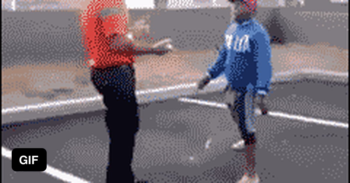 Don't underestimate the small guy ! - 9GAG