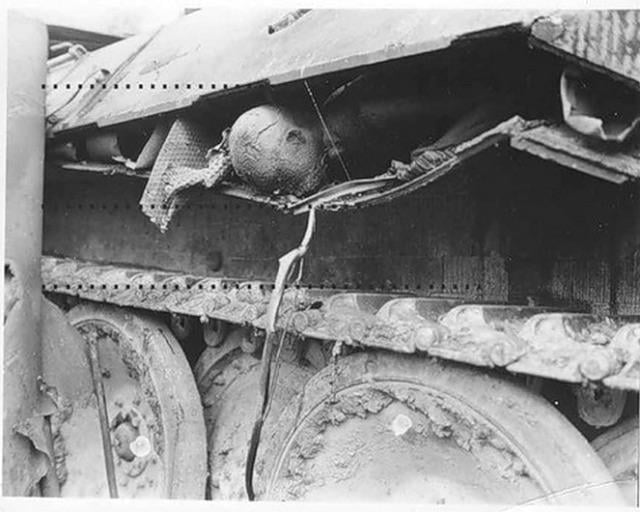 German tank commander KIA. - 9GAG