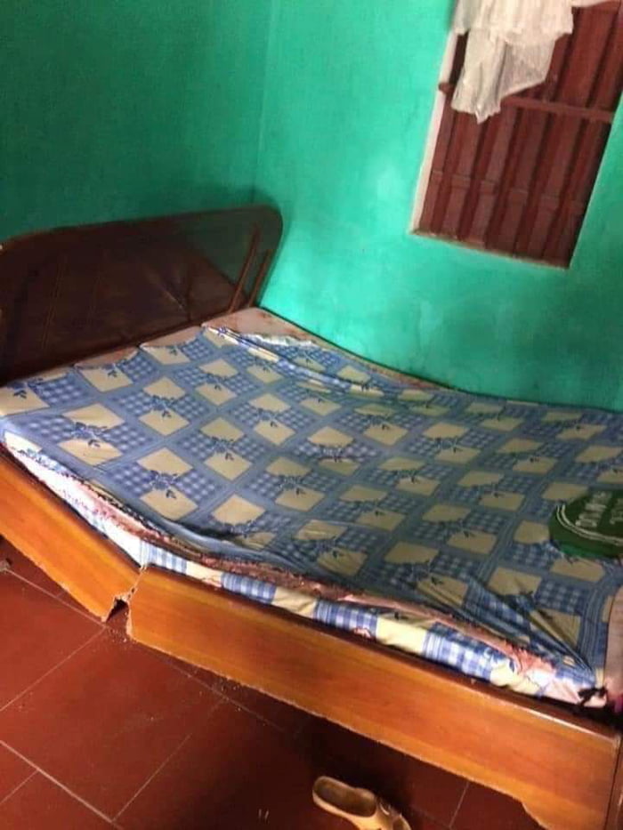 Flash Report: The bed in a lodge was damaged after the couple checked out after celebrating the ...