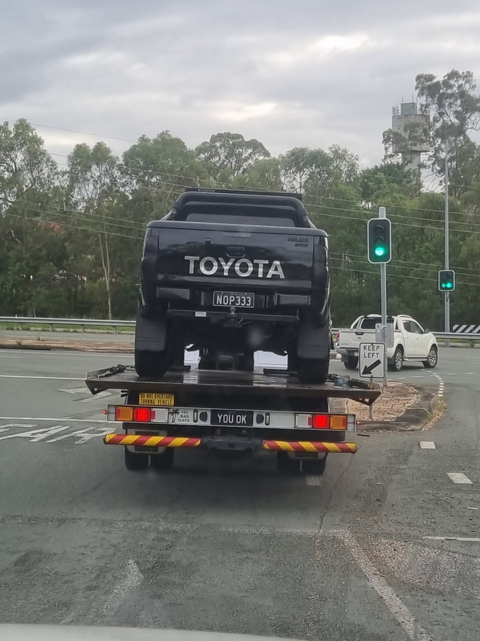 Sometimes the universe just lines up... - 9GAG