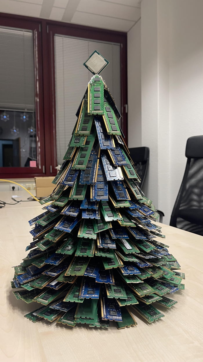 RAM Christmas Tree - 9GAG