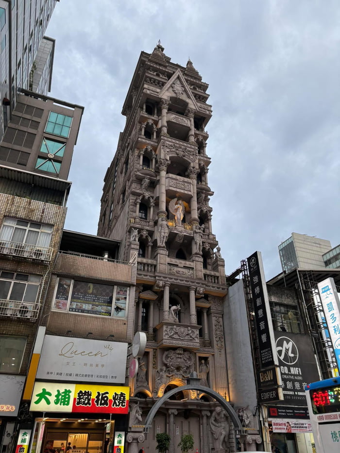 You may say this building is really standing out - 9GAG