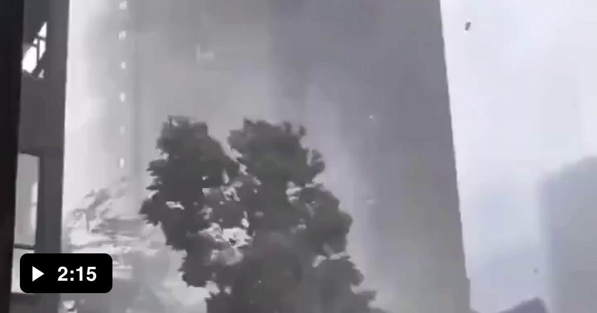 Terrifying winds strike Ha Long Bay in Quảng Ninh province, Vietnam, as ...