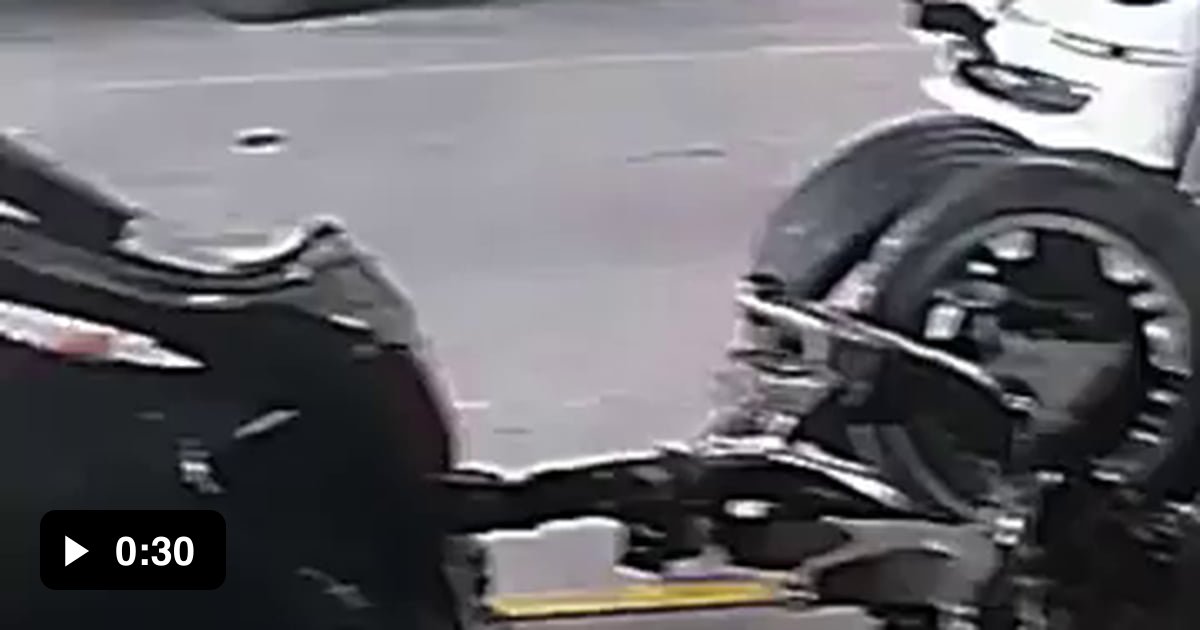 Rare aftermath footage of Audi rs6 crash at 200 mph on the autobahn - 9GAG