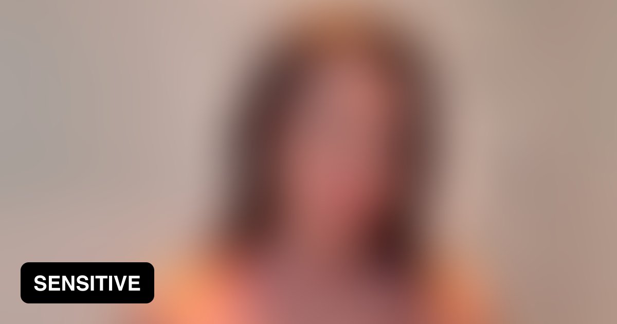 Busty Aussie in pink - 9GAG