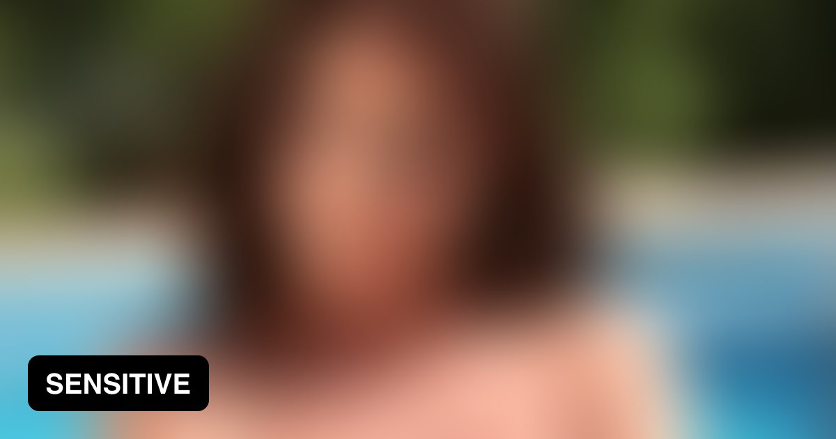 Lucy by the Pool - 9GAG