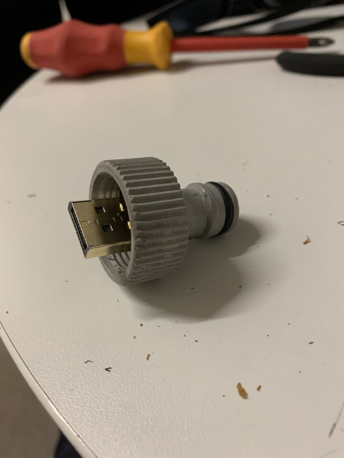 Display Port to Gardena Adapter - 9GAG