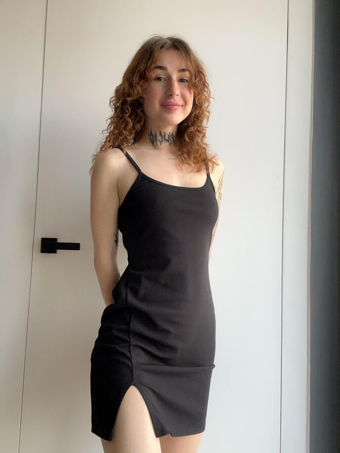 Damn hot black dress - 9GAG