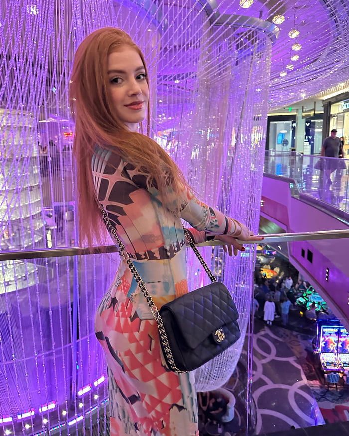 Feeling hot in this dress - 9GAG