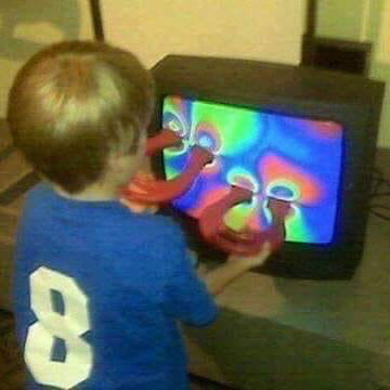 He's really trying to understand the TV. - 9GAG