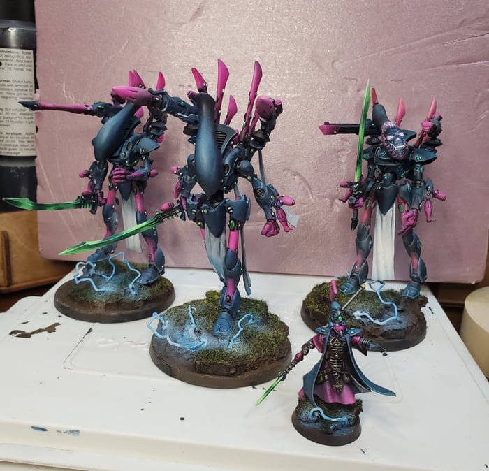 Eldar coming along, finished besides some possible freehand on the heads and tabards. - 9GAG