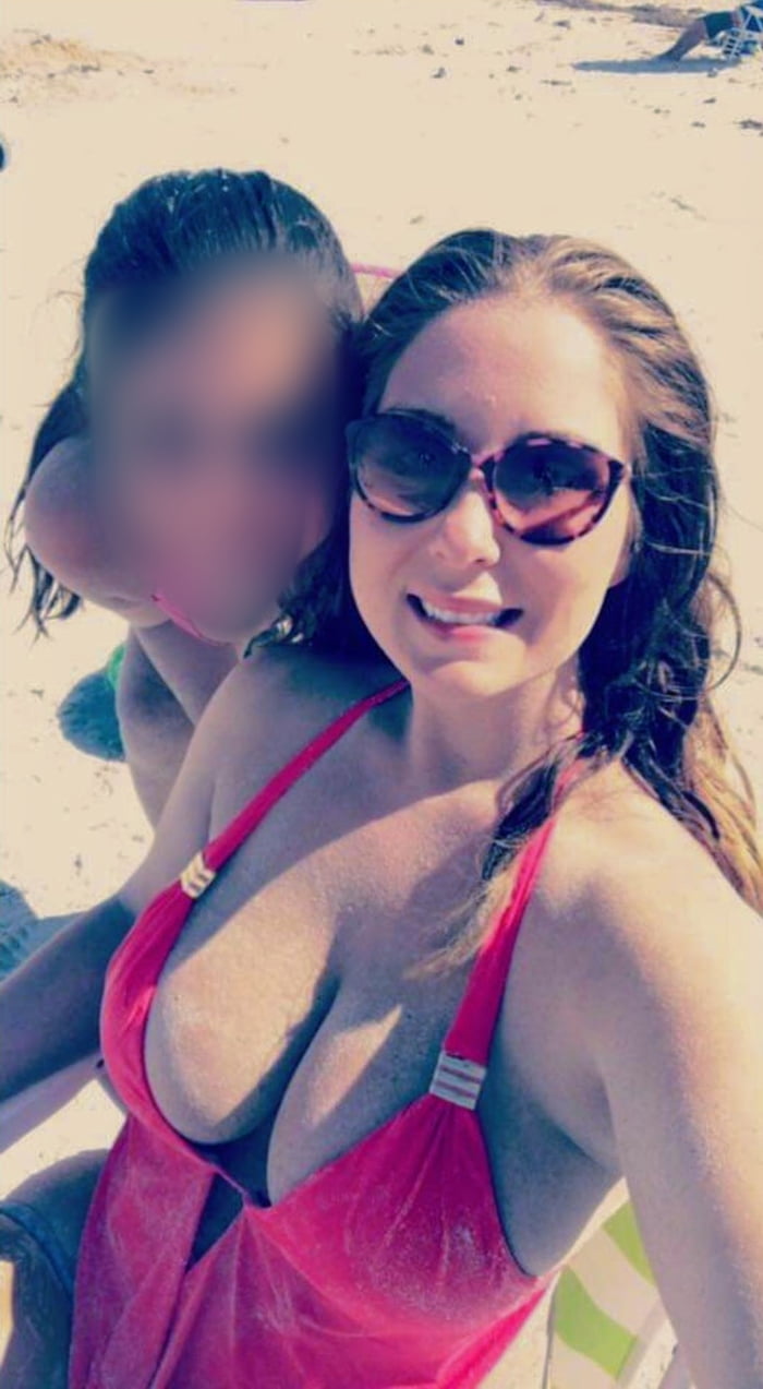 What would you do if you came across her on your beach walk? - 9GAG