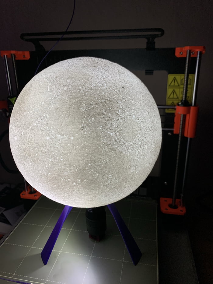 3d printed lithophane moon lamp, 56 hour print - 9GAG