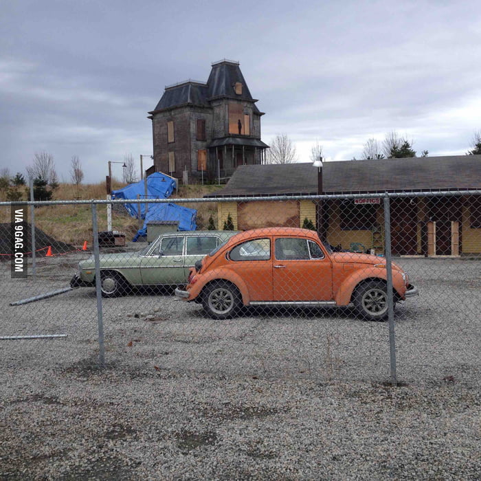 I drive by this crappy motel at least once a week - 9GAG