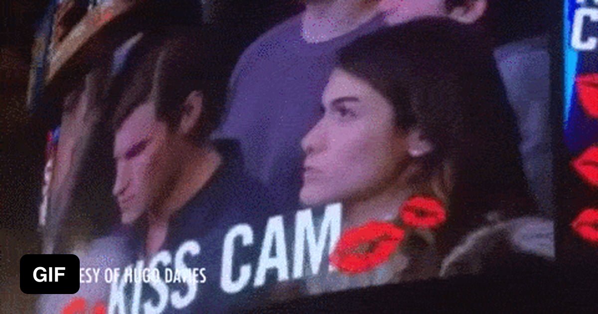 Woman kisses random guy next to her because her date is too busy - 9GAG