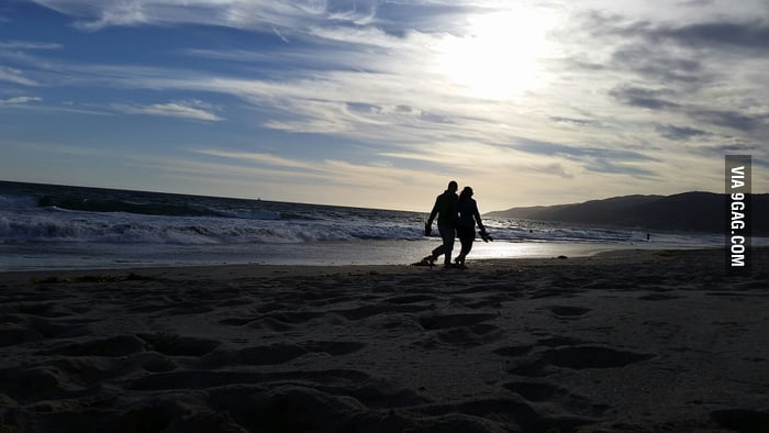 Random couple, perfect timing. - 9GAG