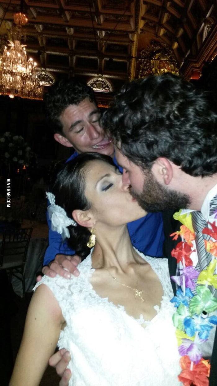 What a 3rd wheel looks like... - 9GAG