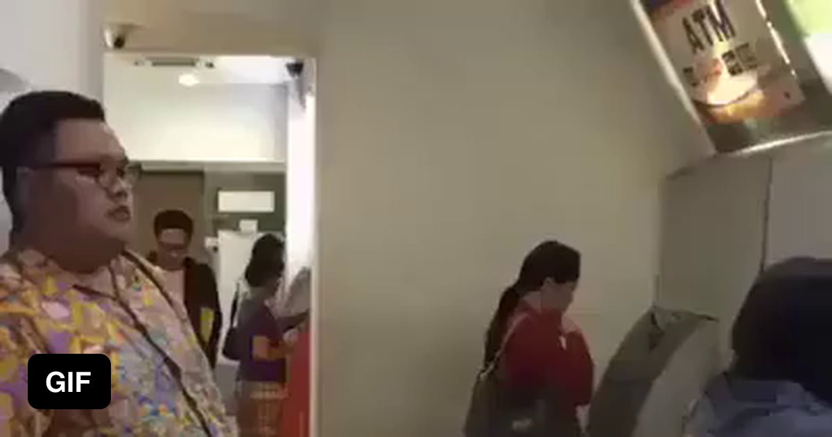 Human ATM machine - 9GAG