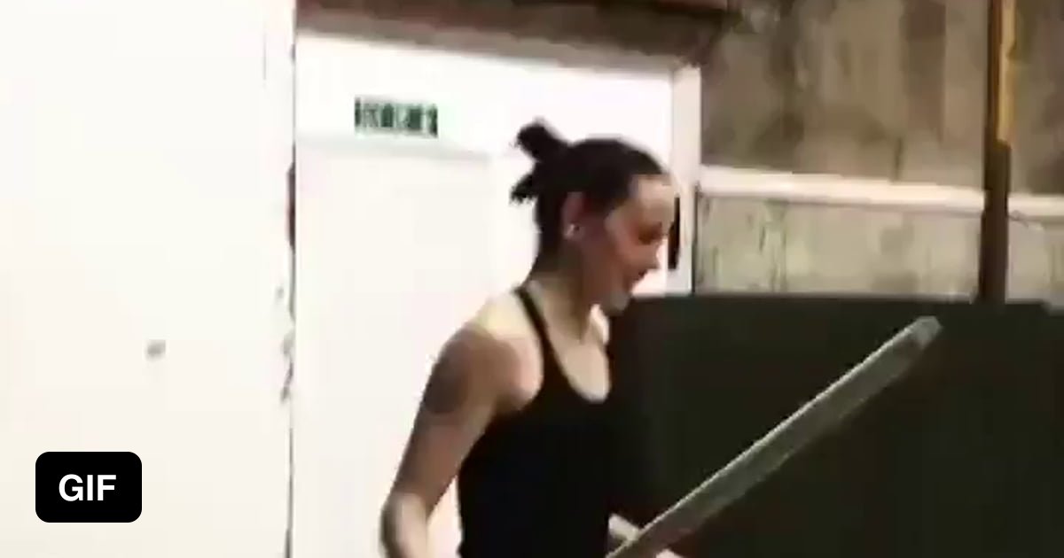 Daisy Ridley training with "lightsaber" - 9GAG
