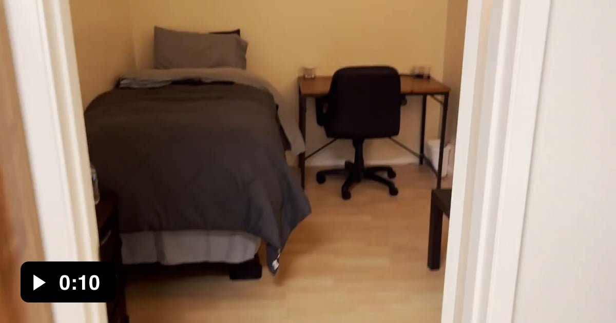 Any advice for this small bedroom? - 9GAG