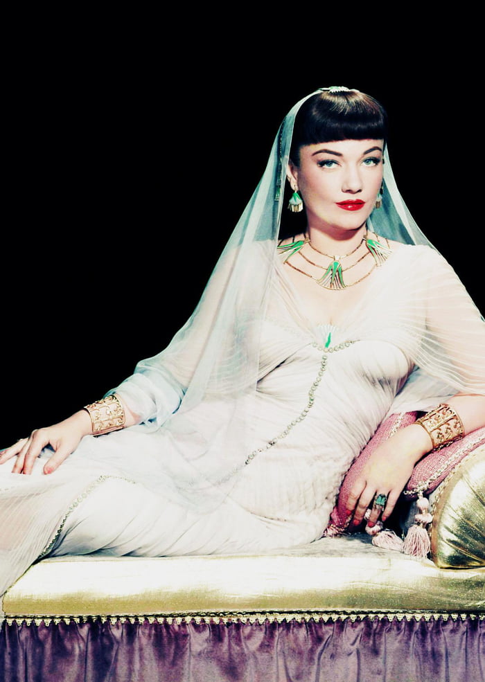 Anne Baxter (The Ten Commandments, 1956). - 9GAG