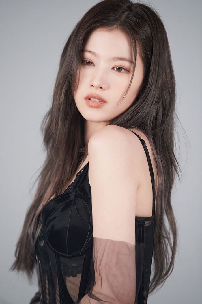 Minatozaki Sana 💕 - 9GAG