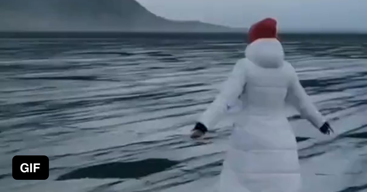 Wind blows through black sand in Iceland creates a rare phenomenon ...