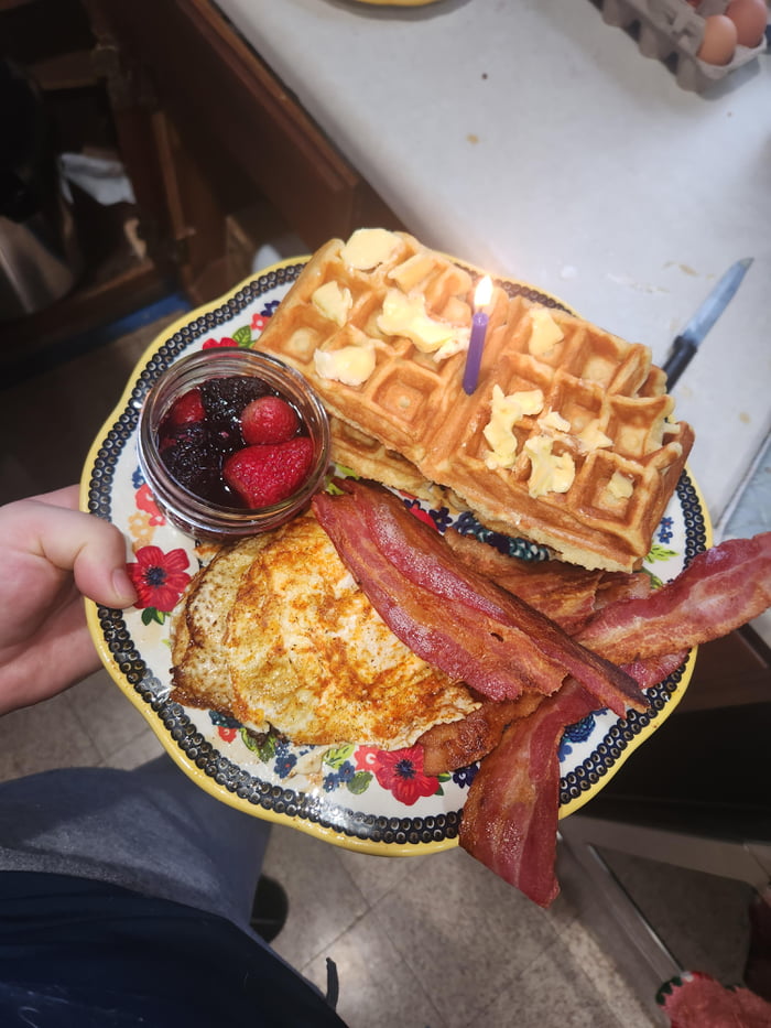 Birthday breakfast - 9GAG