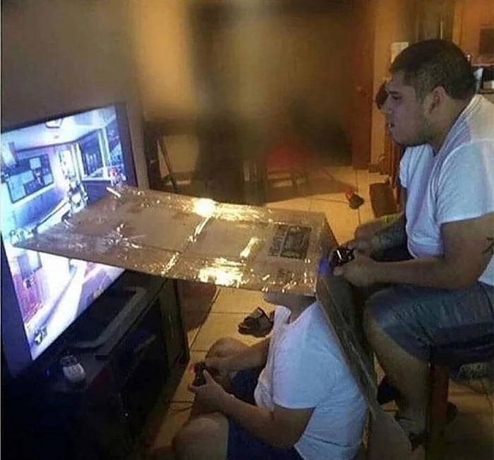 Split screen. - 9GAG