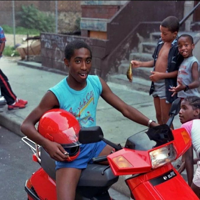 Tupac Shakur. Bronx, 1984. “MC New York” - 9GAG