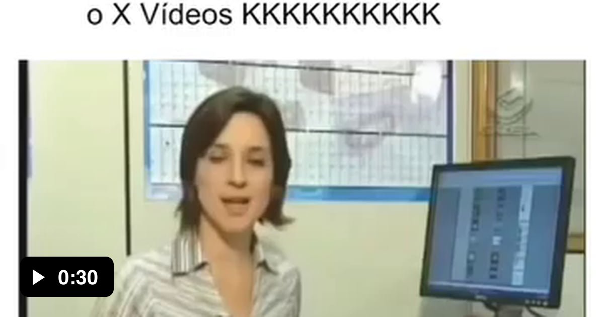 Nos intervalos ele acessa o 9gag BR - 9GAG