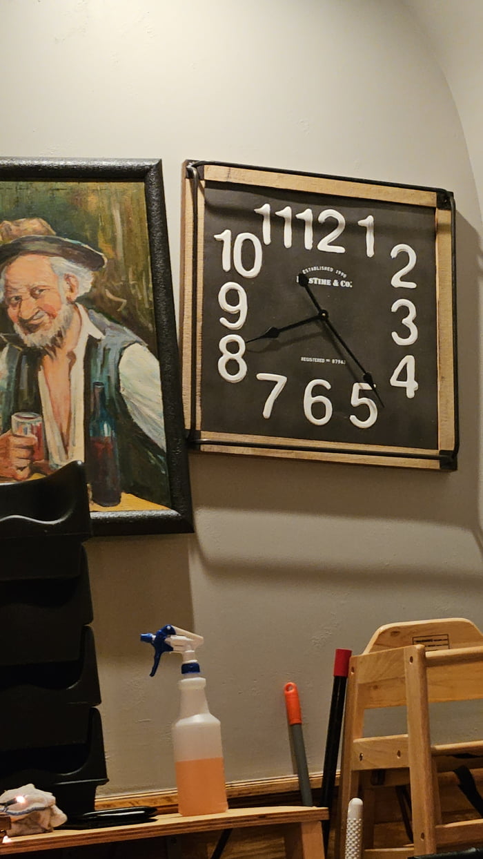 This clock makes me extremely angry. - 9GAG