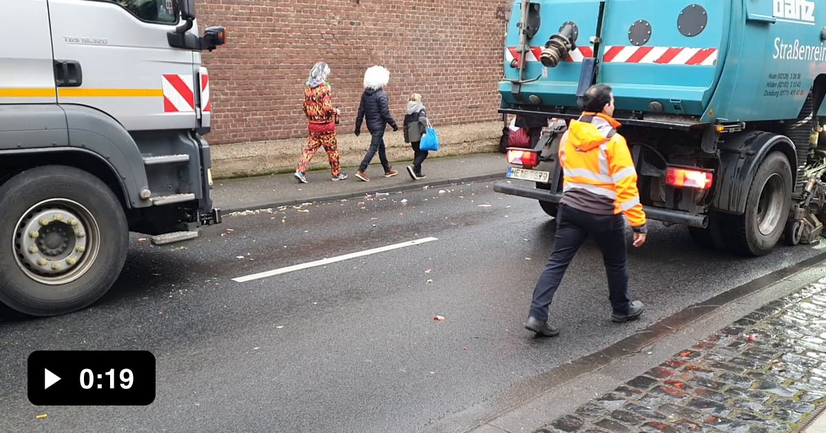 The reason for clean streets the day after carnival - 9GAG