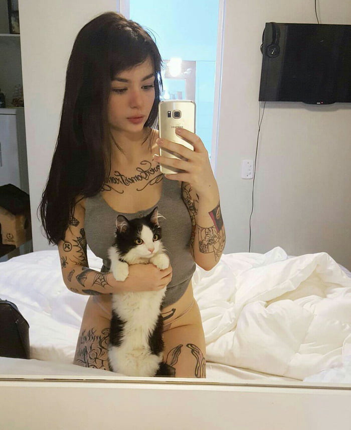 Jessica Beppler and her photogenic kitty - 9GAG