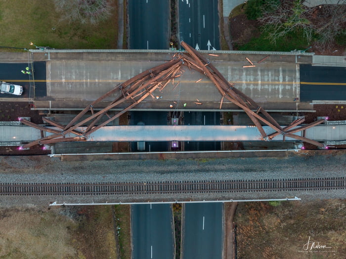 Arch collapsed 3 months after opening 2/18/2022 - 9GAG