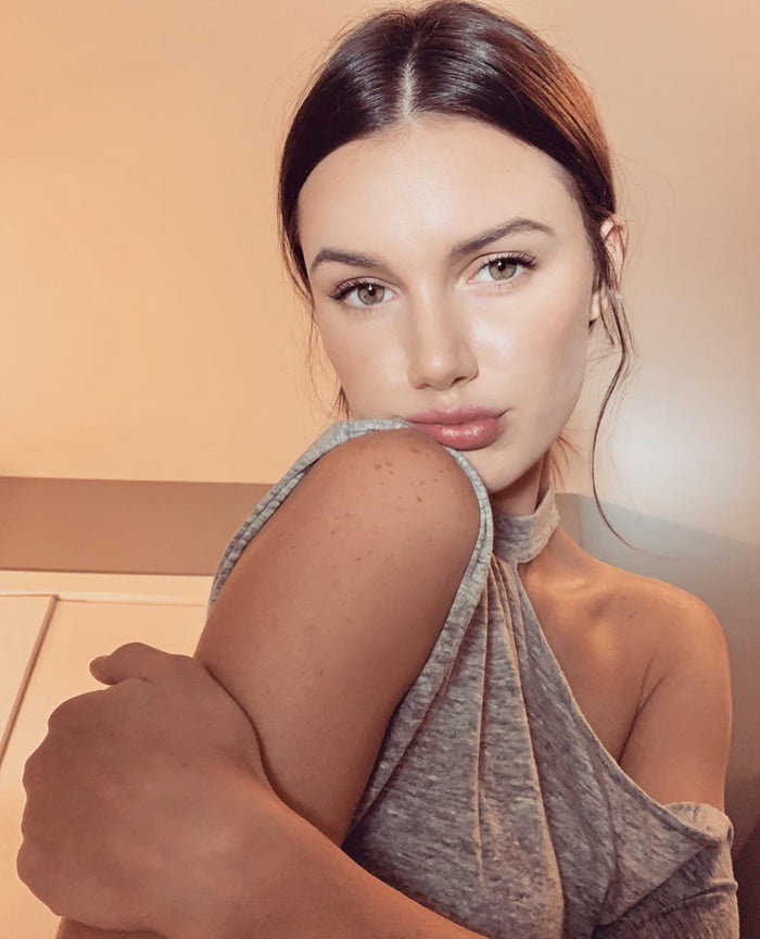 Hailey Outland - 9GAG