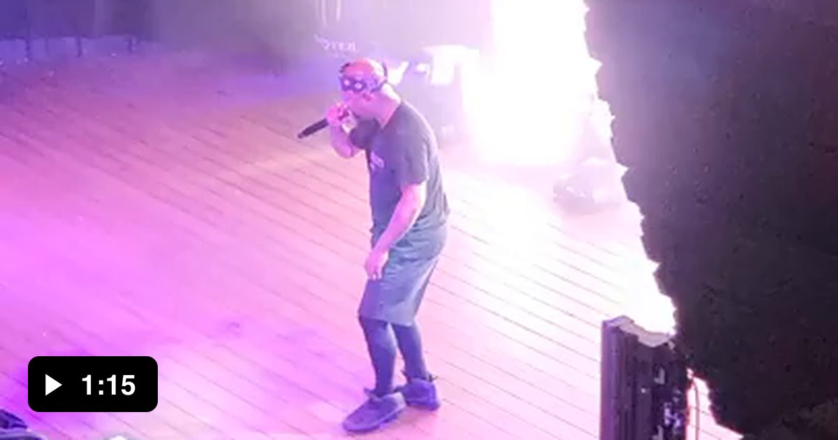 Tech N9ne bringing a young technician on stage last night in Dallas - 9GAG