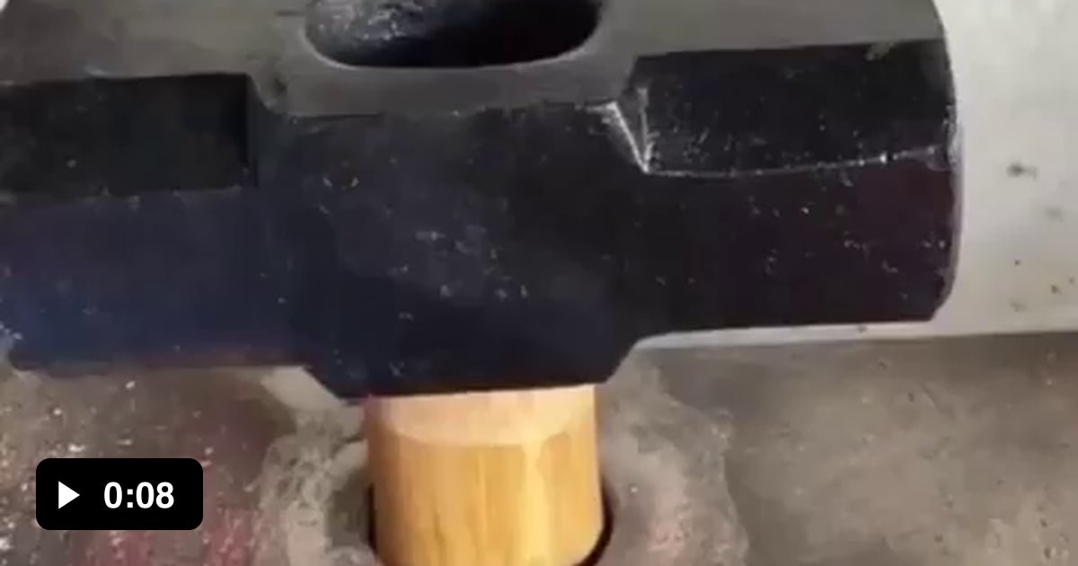 Pushing in place the components of a hammer - 9GAG