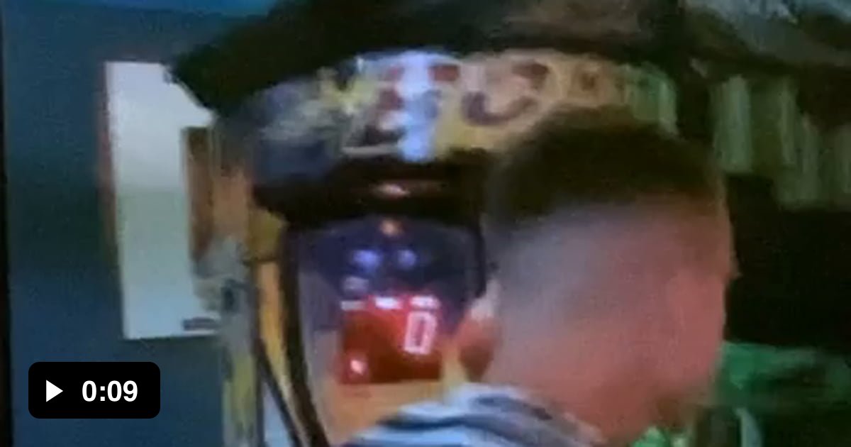 Punch machine in arcade fail - 9GAG