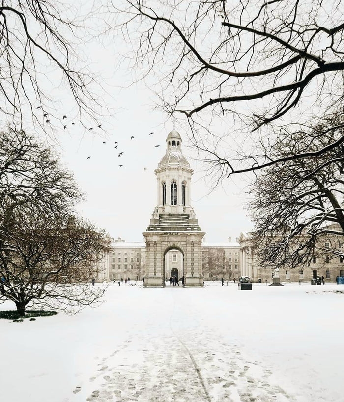 Trinity College covered in a blanket of snow, Dublin, Ireland. - 9GAG