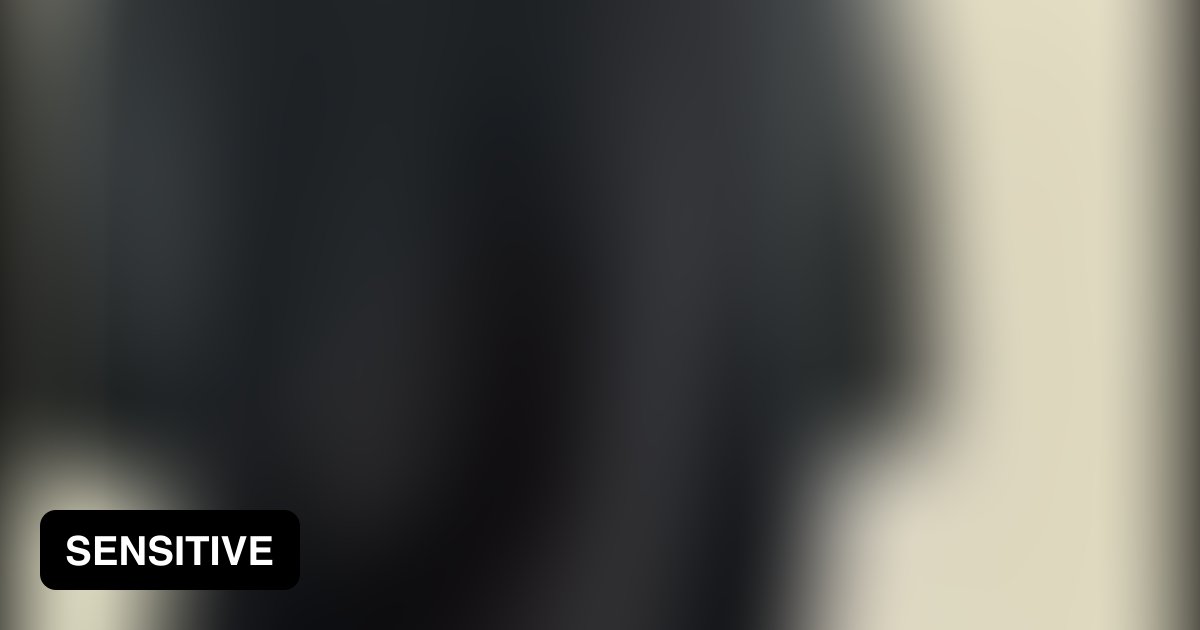 I bring cheeks, two cheeks - 9GAG